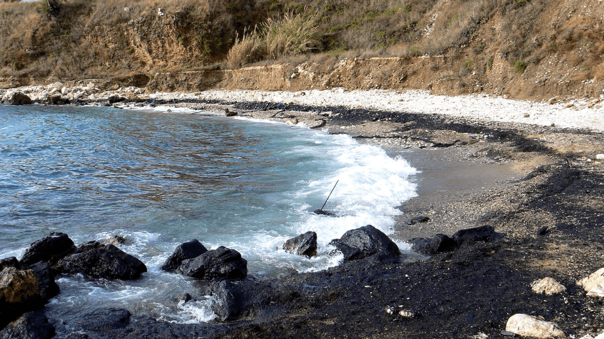 Large Oil Slicks Reported Across Several Santa Barbara County Beaches ...